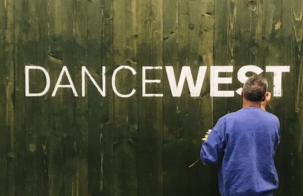 A full mix of very Stylish London Sign Writing. - SIGNSMITHS SIGNWRITERS