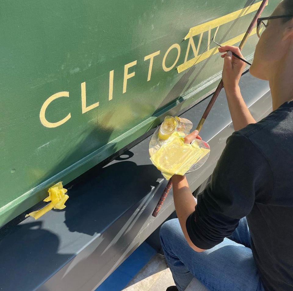 A full mix of very Stylish London Sign Writing. - SIGNSMITHS SIGNWRITERS